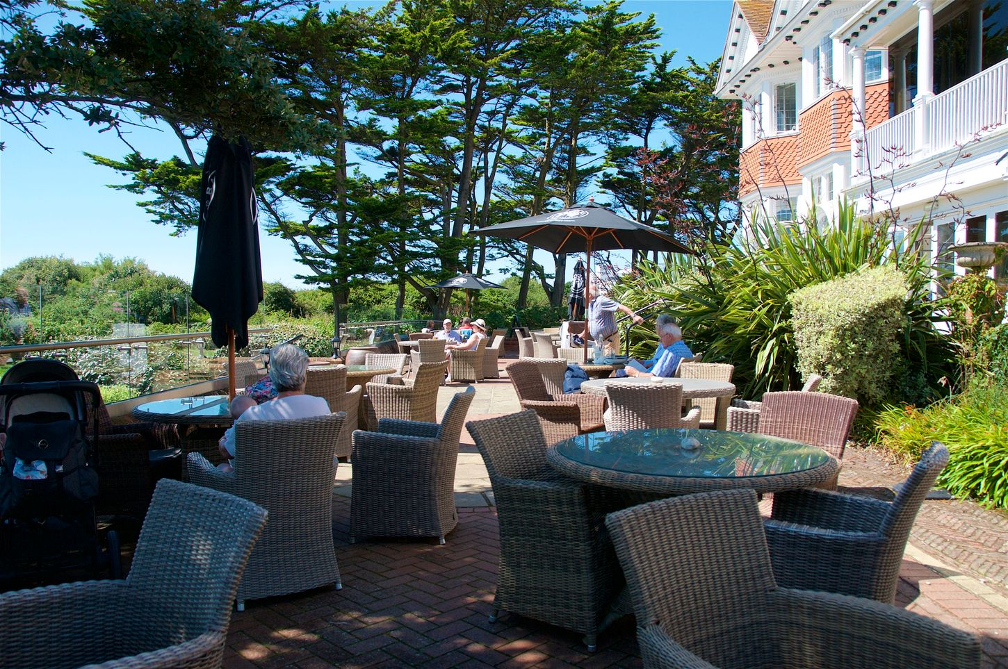 Beach House, Lymington | Pub Beer Garden & Outside Seating